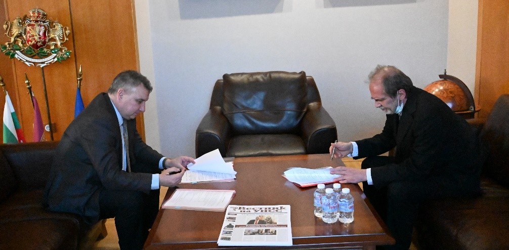 УНСС Разглеждате снимки от Споразумение за съвместно ползване на СК „Бонсист“ между УНСС